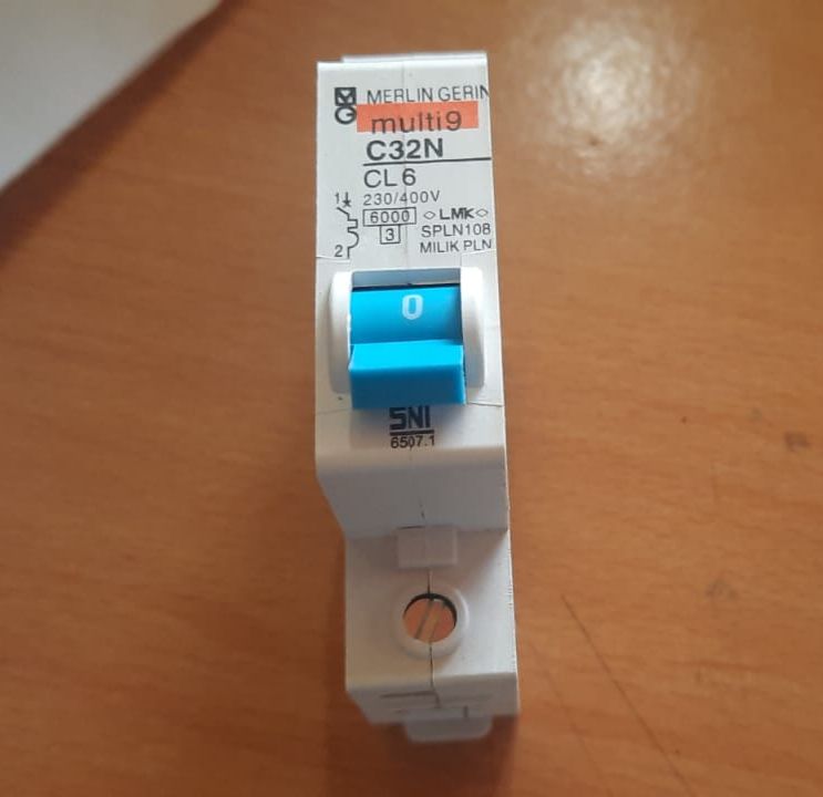 MCB merlin gerin multi 9 2a 4a 6a 10a / MCB multi SPLN PLN merlin ...