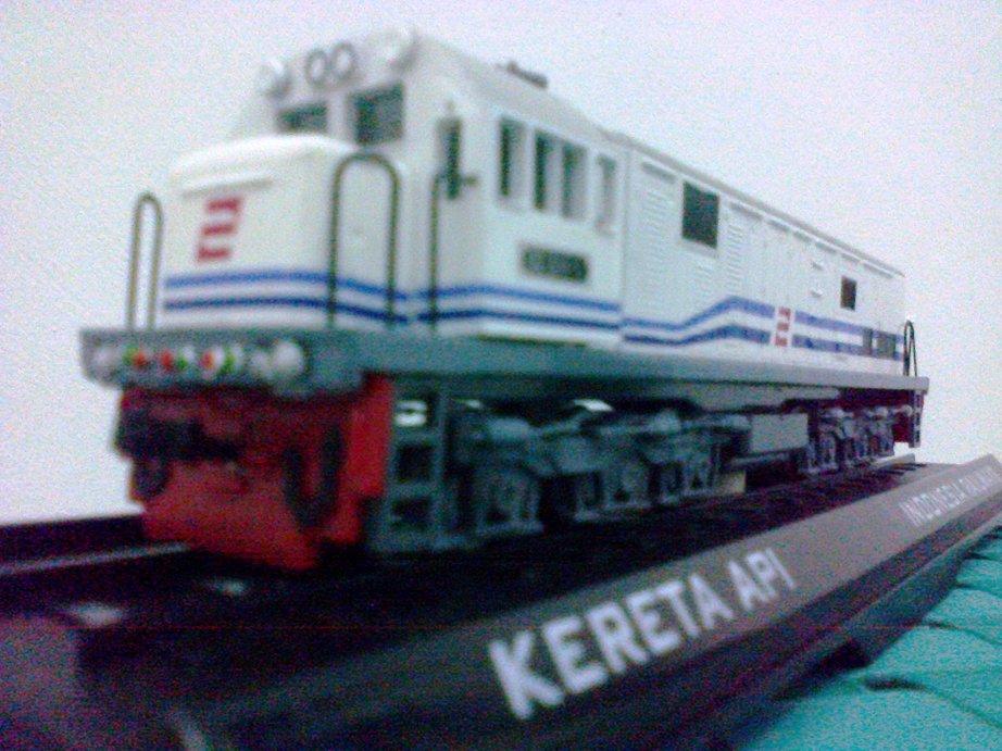 Miniatur Lokomotif CC 201 garis biru Skala 1:87 (Agung Craft) | Lazada ...