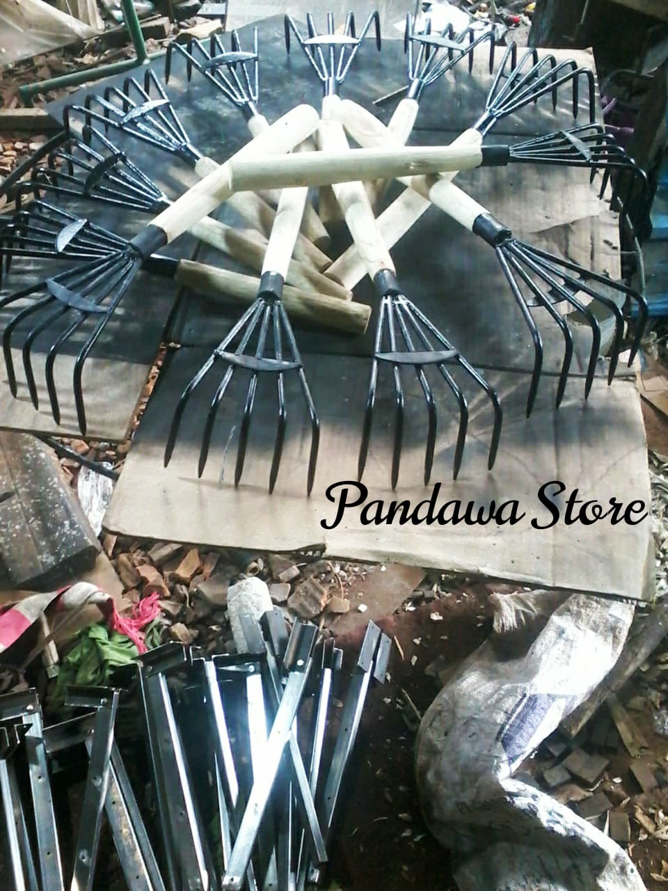 Cangkul mini / Alat Pembersih Rumput Dan Sampah / Cangkul Dan Garukan ...