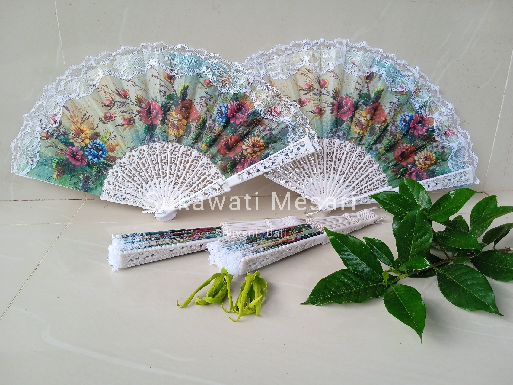 Hand Fan Kipas Plastik Motif Bunga Renda Kerajinan Souvenir Hadiah Kado ...