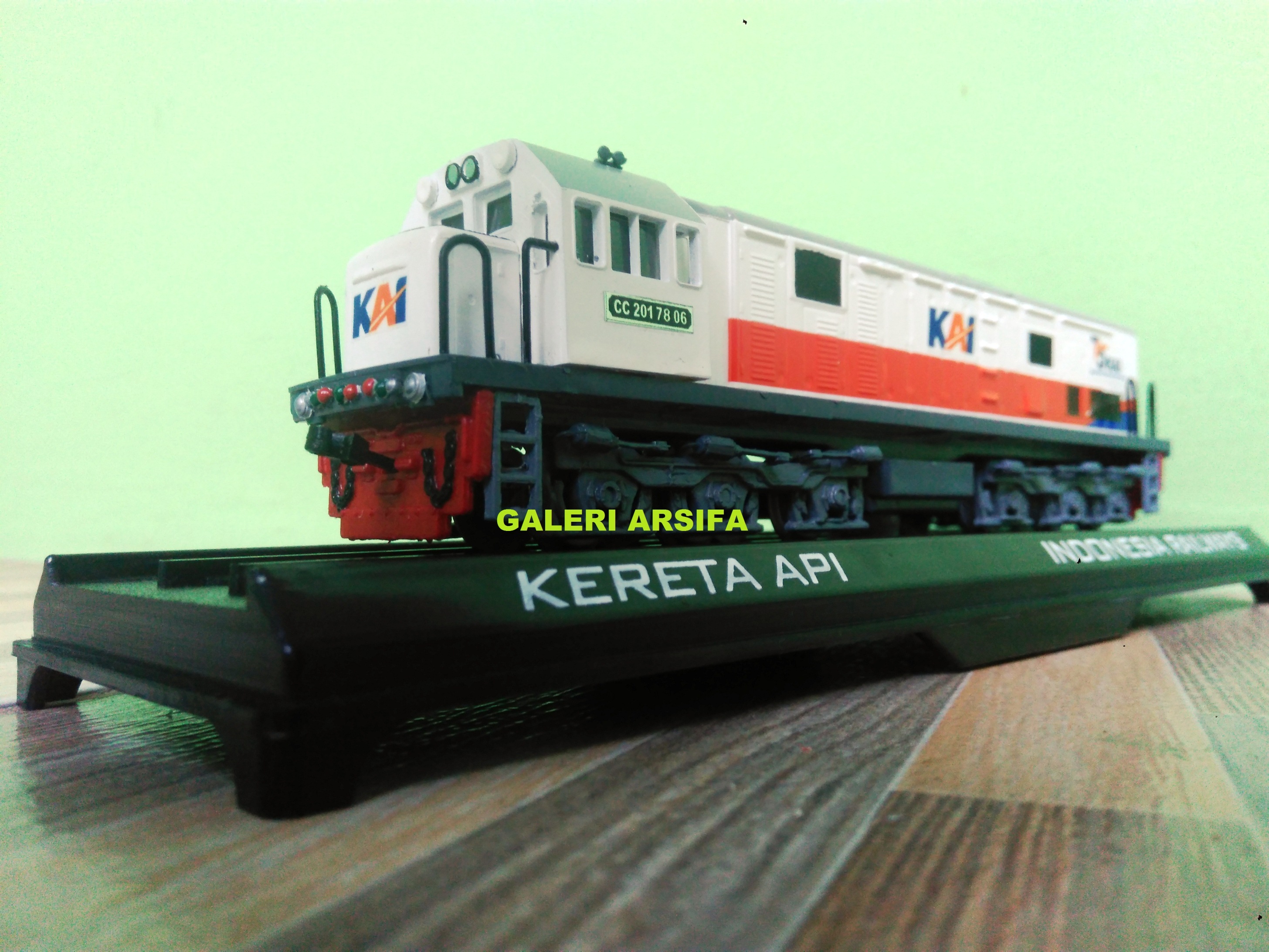 Miniatur Lokomotif CC 201 KAI Logo Baru Agung Craft | Lazada Indonesia