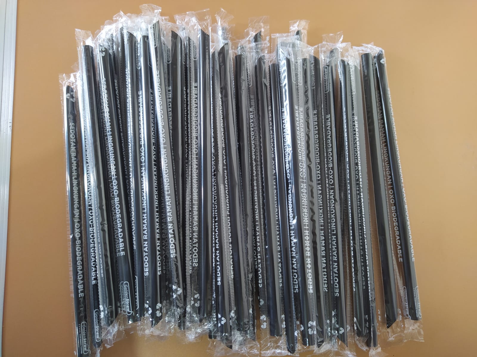 Sedotan Ramah Lingkungan Oxo-Biodegradable / Sedotan Hitam 6mm x 20cm ...