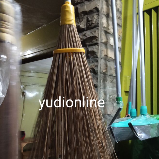 sapu lidi lakop plastik. sapu kebun/taman gagang kayu panjang | Lazada ...