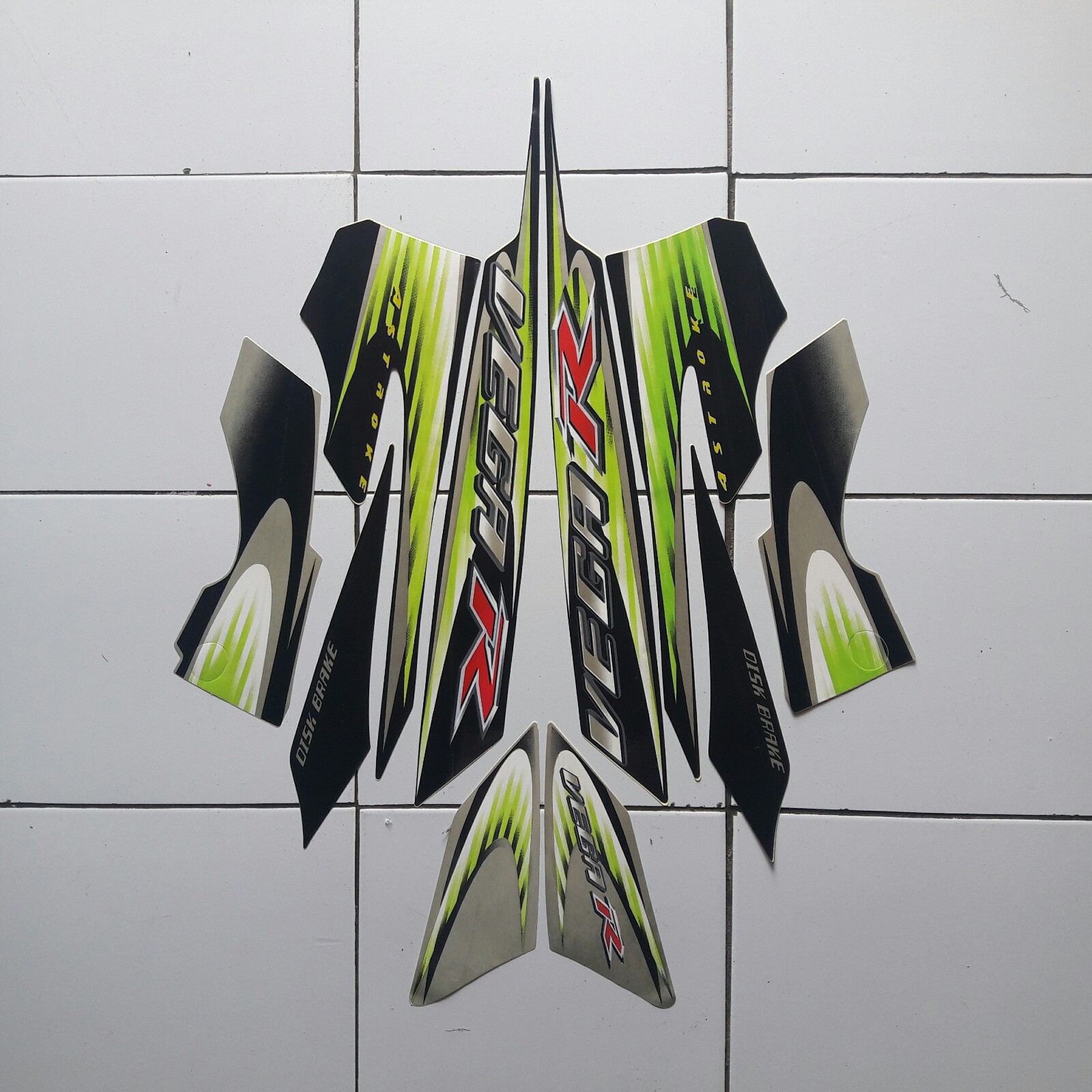Stiker striping sticker lis motor yamaha Vega R 2006 Hijau Standar ...