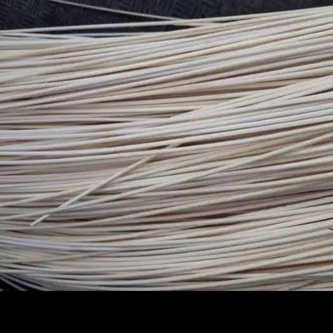 bahan rattan rotan 3mm isi 100 panjang 1meter bahan rotan alami bulat ...