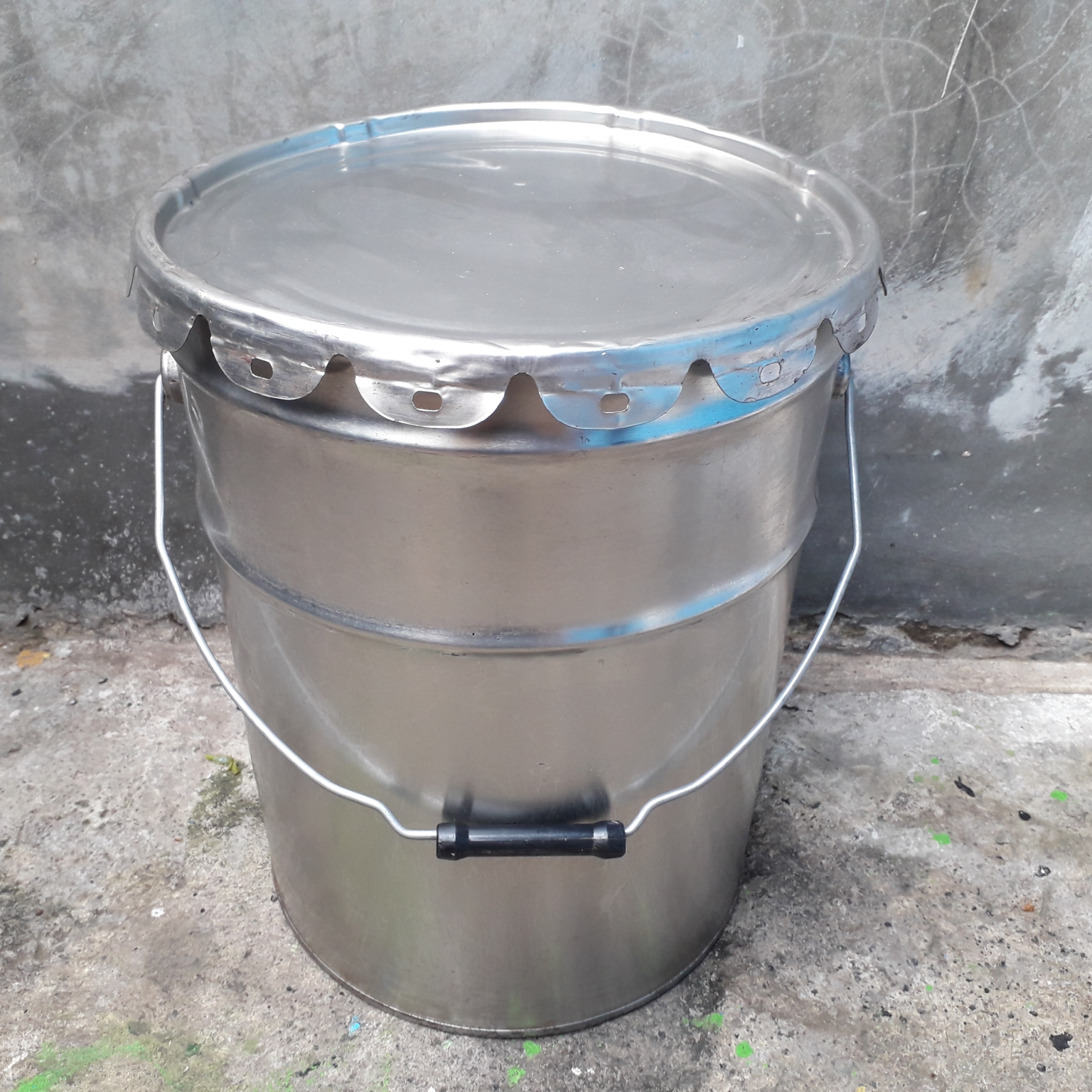 Tong Ember Kaleng 20 Liter / 25 kg Tempat Bakar Sampah | Lazada Indonesia