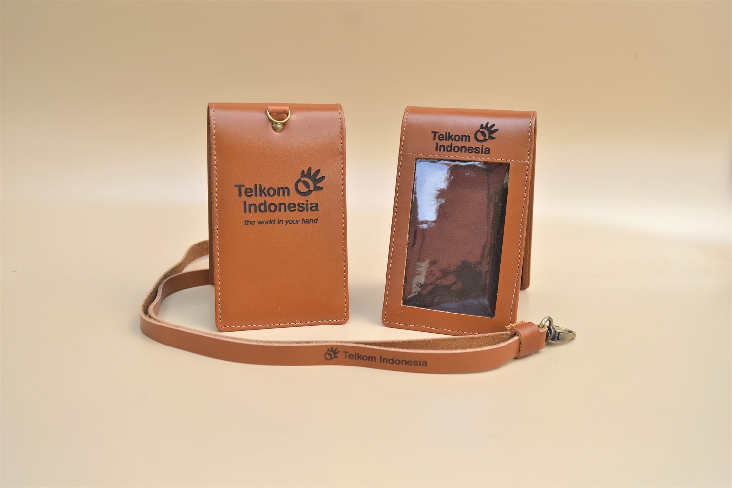 ID Card Holder Name Tag Holder Magnet Full Kulit Telkom Indonesia ...