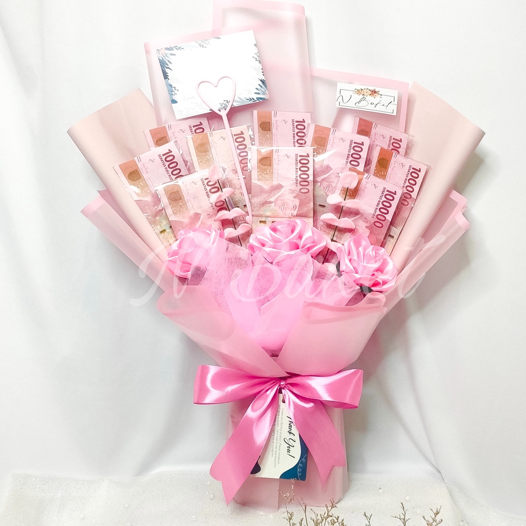N BUKET / BUKET UANG 10 LEMBAR WITH BUNGA MAWAR SATIN / MONEY BOUQUET ...