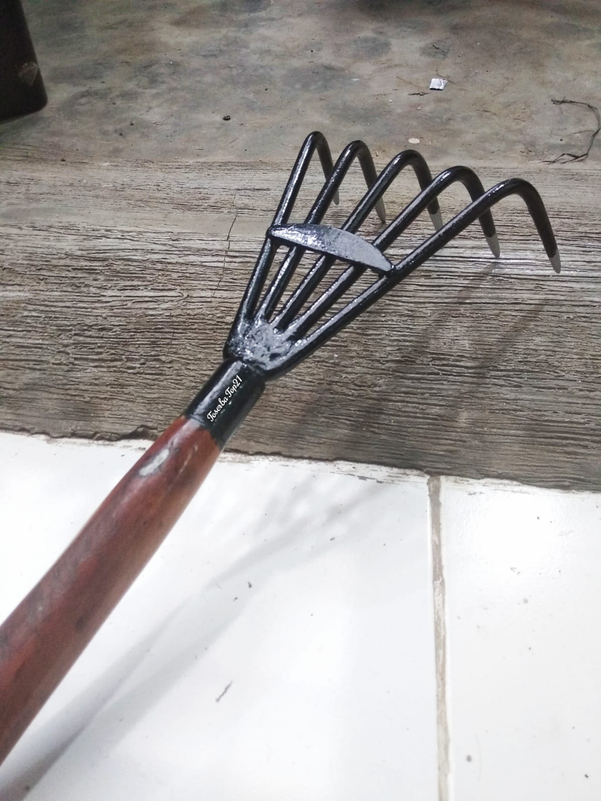 Garukan Sampah Alat Berladang Bahan Besi Dan Gagang Kayu Pilihan Kuat ...