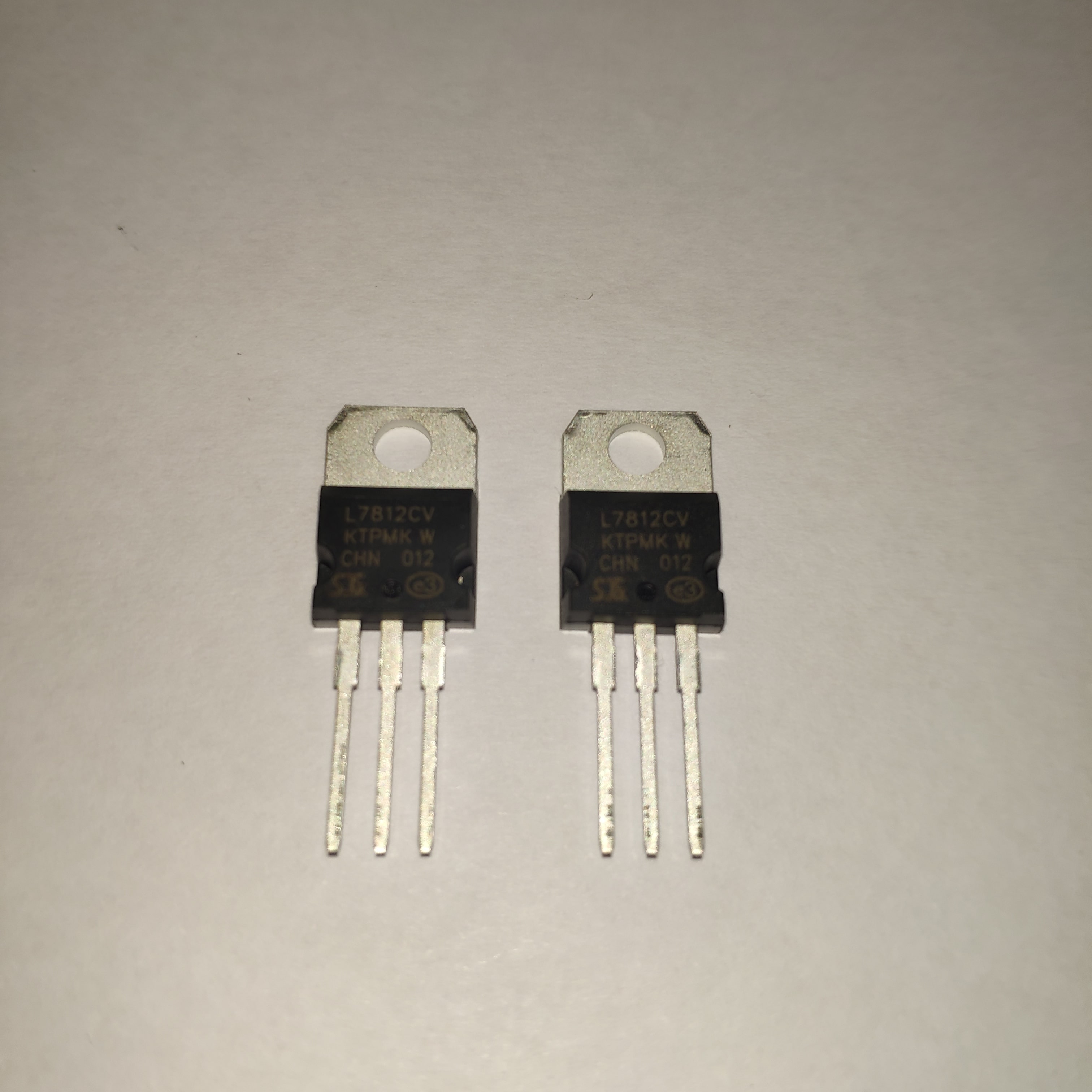 IC L7812 VOLTAGE REGULATOR 12V TRANSISTOR. TR L7812 | Lazada Indonesia