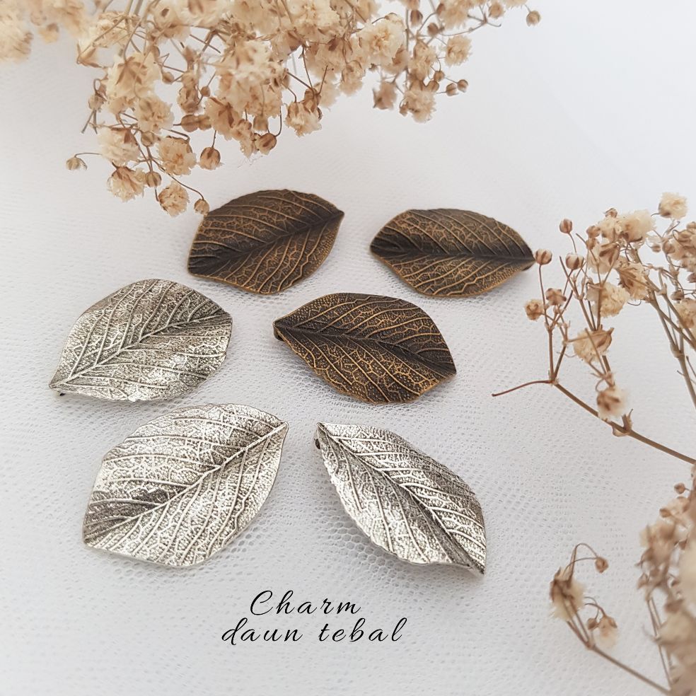 Charm Daun Tebal | Lazada Indonesia
