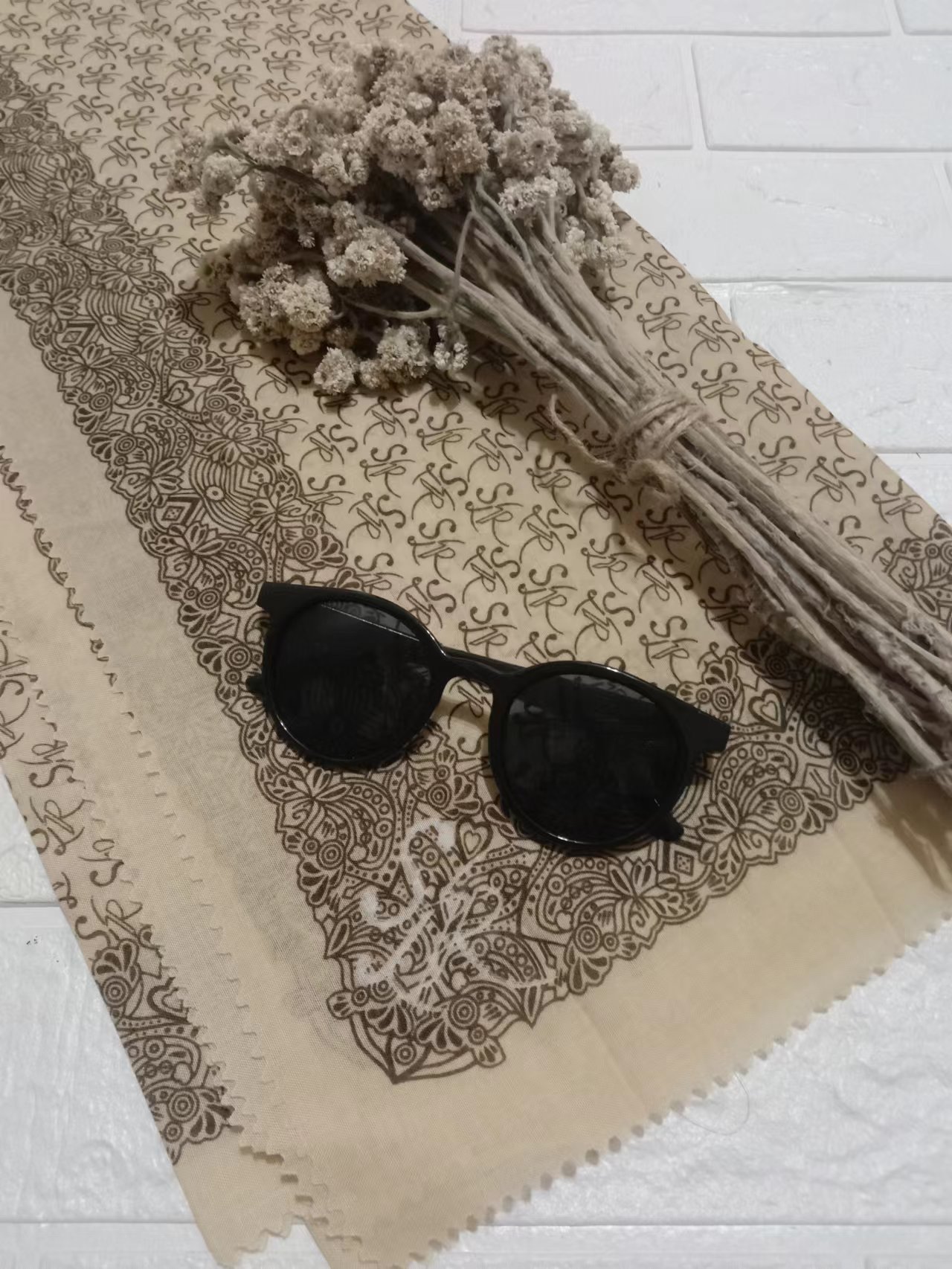 Hijab LC Segi Empat MOTIF HURUF warna COKSU | Lazada Indonesia