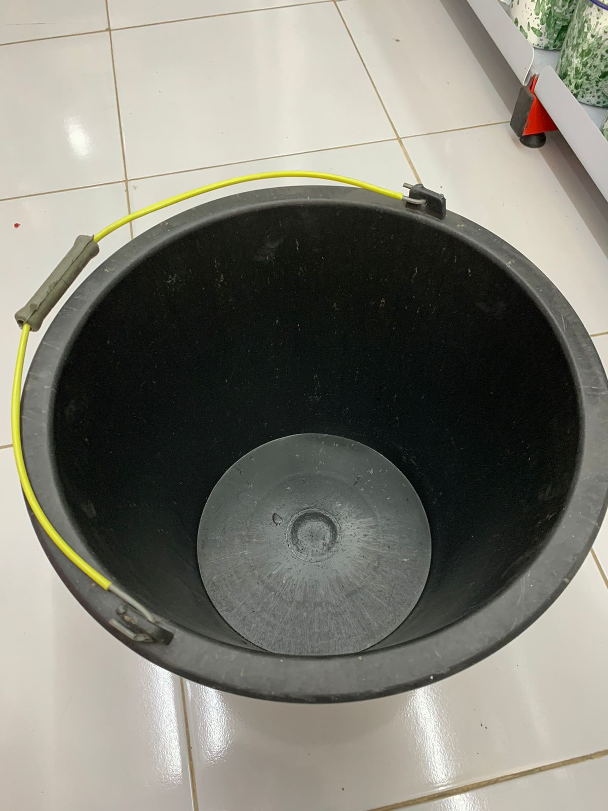 EMBER TIMBA COR UKURAN 24 HITAM ANTI PECAH / EMBER COR PLASTIK TEBAL ...