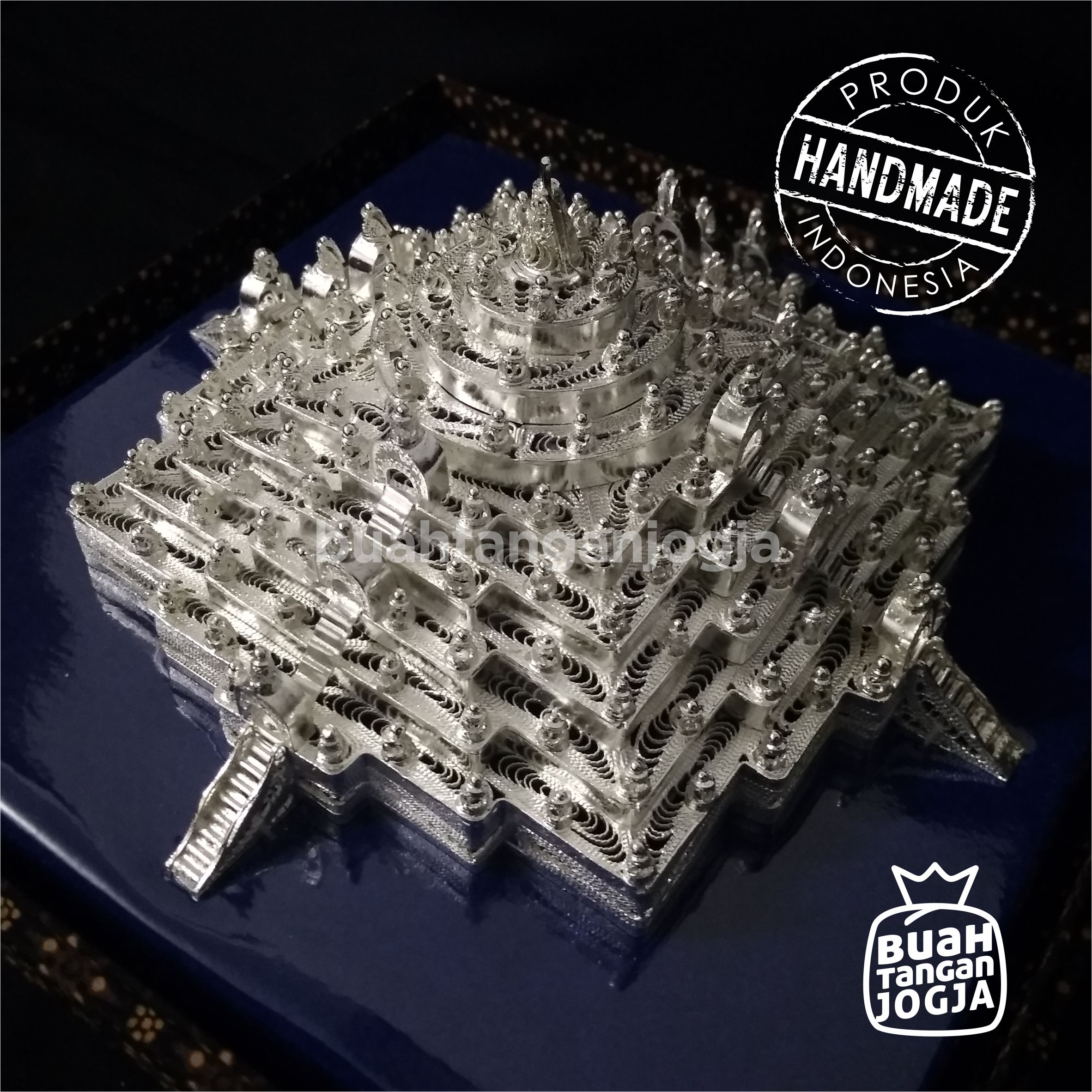 Miniatur Candi Borobudur Lapis Perak - Kerajinan Khas Kotagede Jogja ...