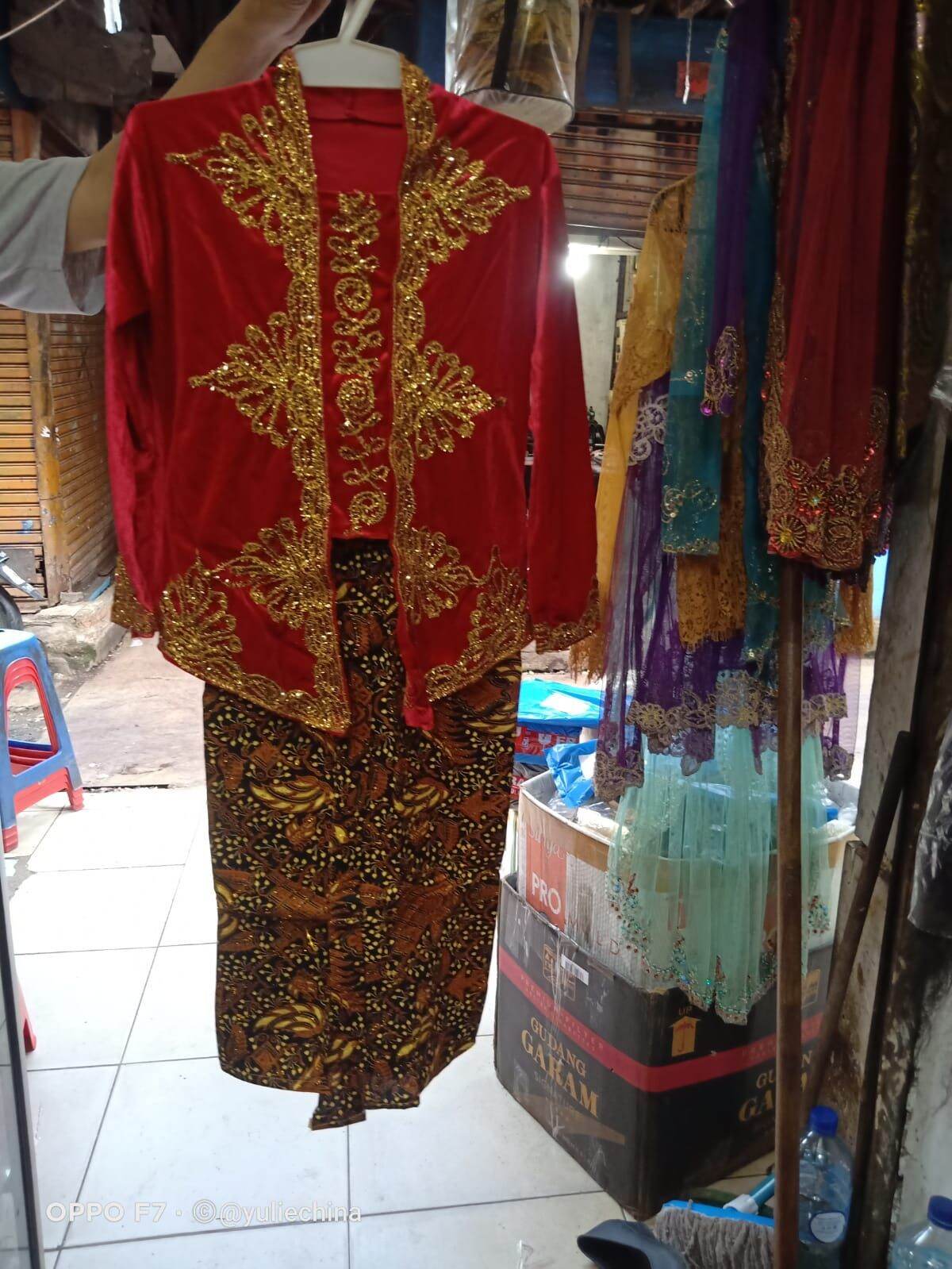 Kebaya Lurik Jawa Kebaya beludru adat jawa anak // Baju beludru adat ... Kebaya Lurik Jawa Kebaya beludru adat jawa anak // Baju beludru adat ...