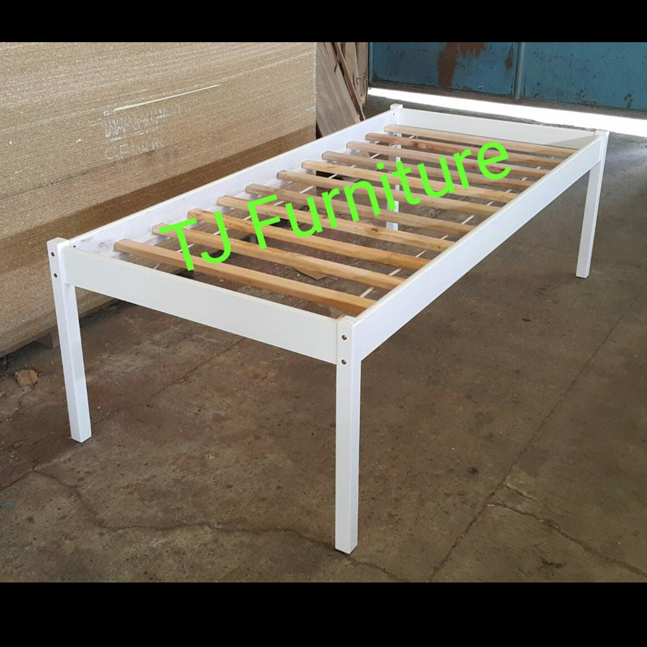 Medium Bed / Divan Kayu / Tempat tidur kayu / Ranjang kayu solid No.3 ...